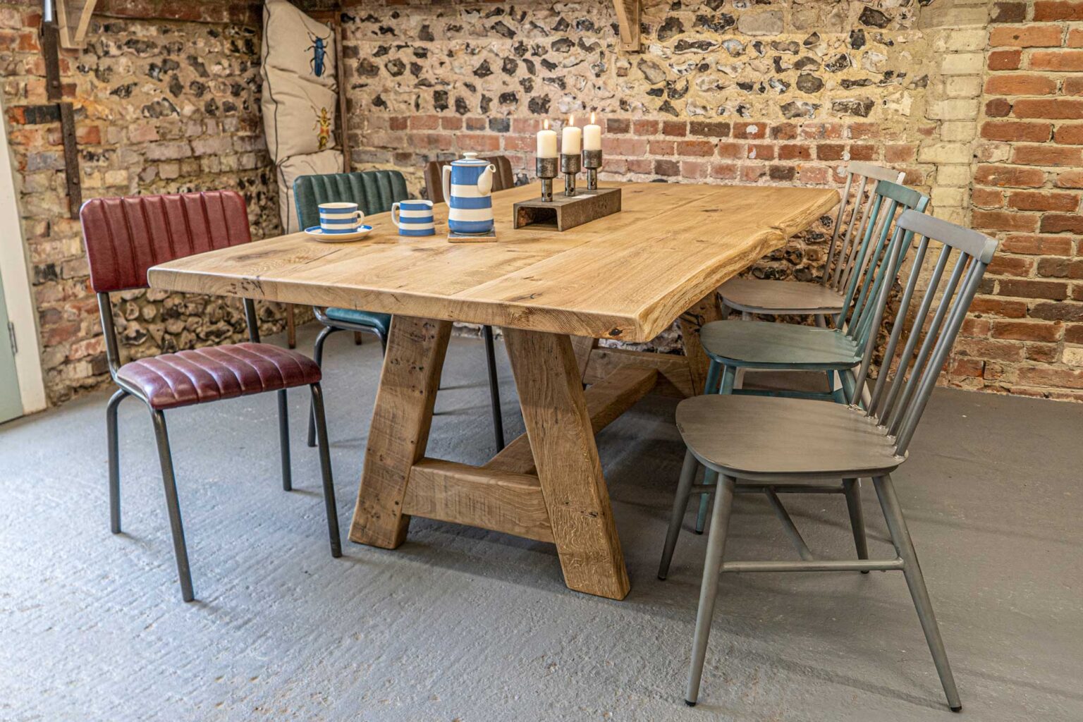 Handmade Oak Tables - The Oak & Pine Barn, Winchester