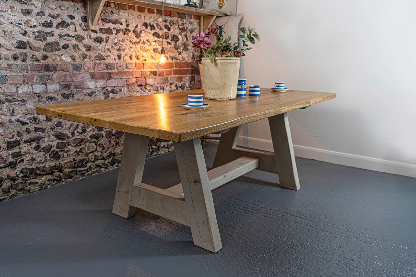 Handmade Oak Tables - The Oak & Pine Barn, Winchester
